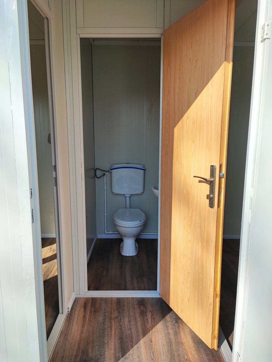 Bürocontainer mit WC K-607 – Containertec.de | Container nach Wunsch