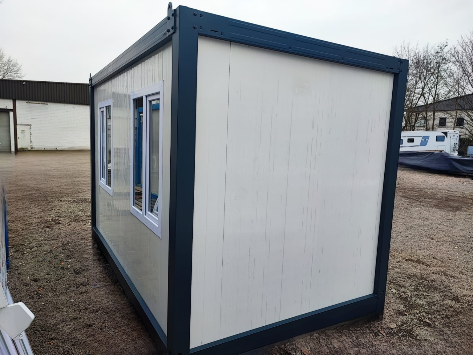 Pförtnercontainer 2,40x4m – Containertec.de | Container nach Wunsch