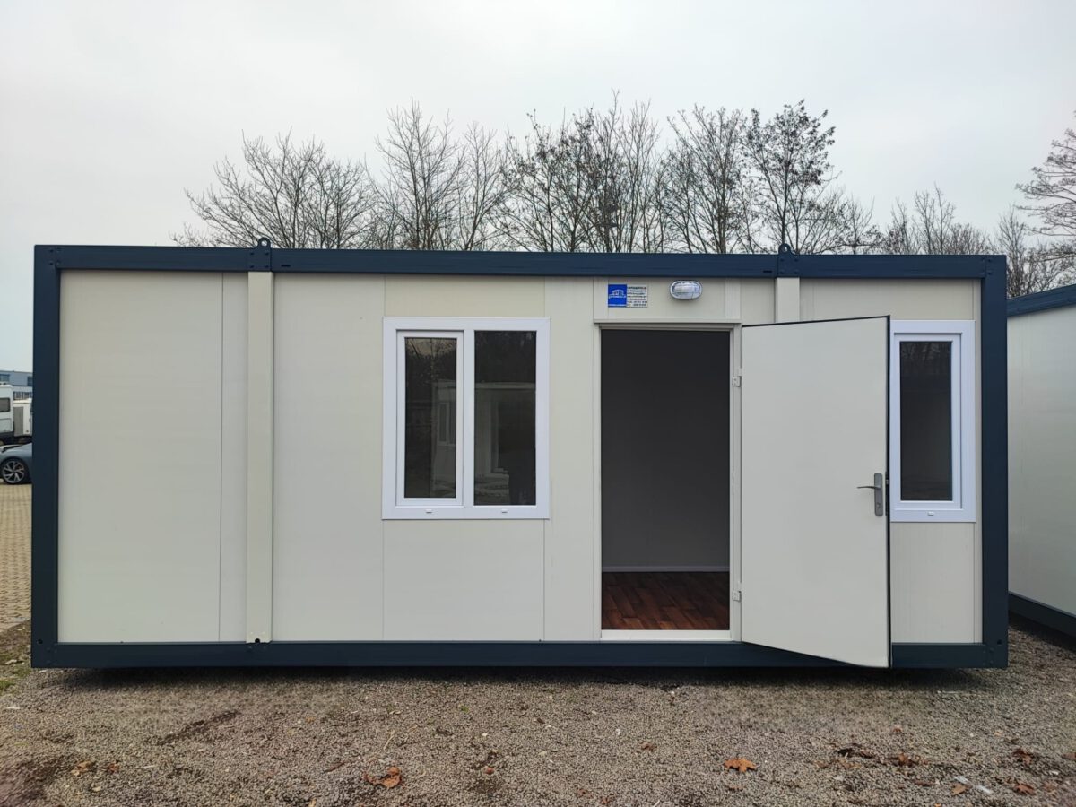 Raumcontainer mit Damen und Herren WC – Containertec.de | Container nach Wunsch
