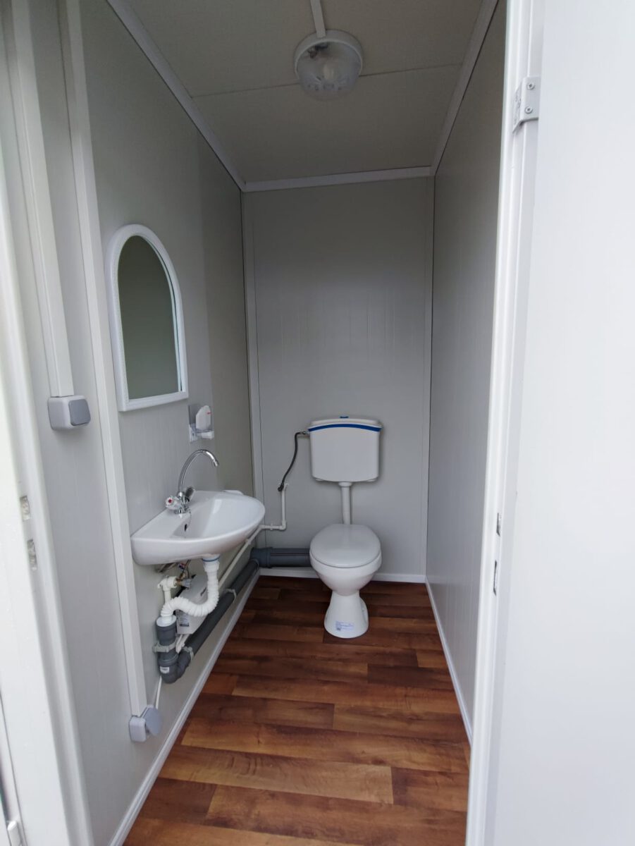 Raumcontainer mit Damen und Herren WC – Containertec.de | Container ...