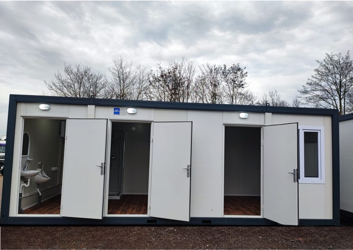 Wohncontainer mit Getrennten WC und Duschraum – Containertec.de | Container nach Wunsch