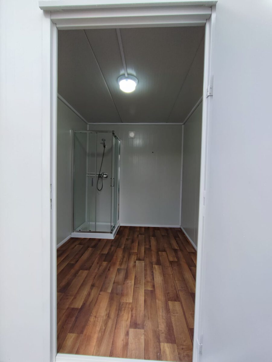 Wohncontainer mit Getrennten WC und Duschraum – Containertec.de ...