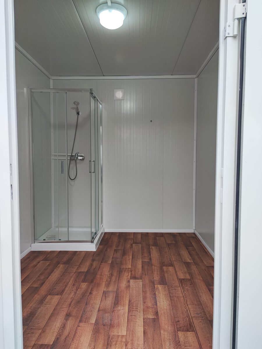 Wohncontainer mit Getrennten WC und Duschraum – Containertec.de ...