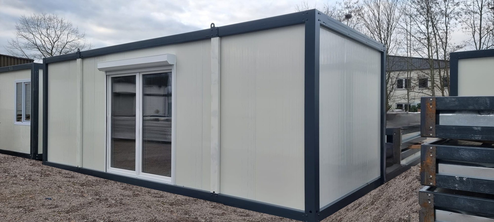 Wohncontainer mit Bad und Terrassentür – Containertec.de
